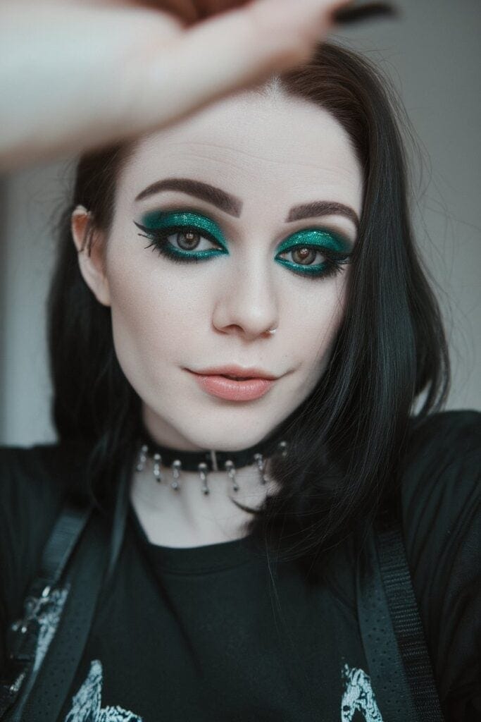28 Goth Eye Makeup Ideas - Gloomy Girlz