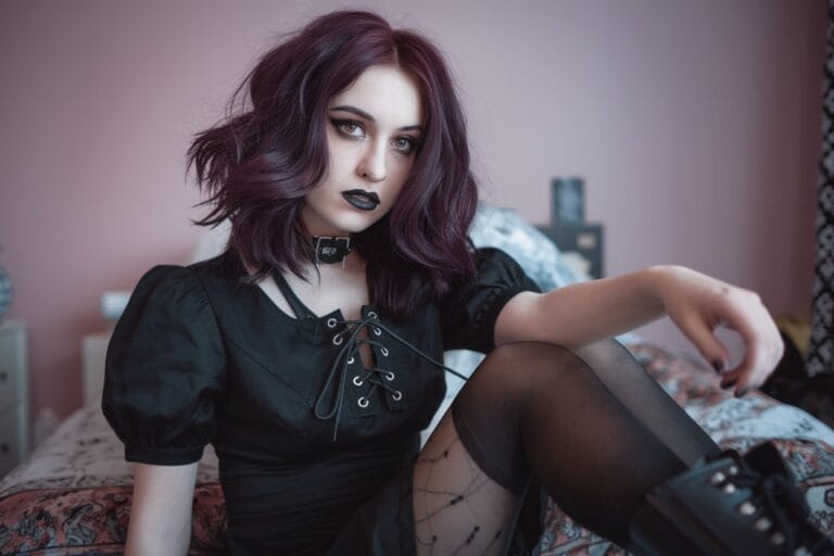 20 Medium Length Goth Hairstyles - Gloomy Girlz