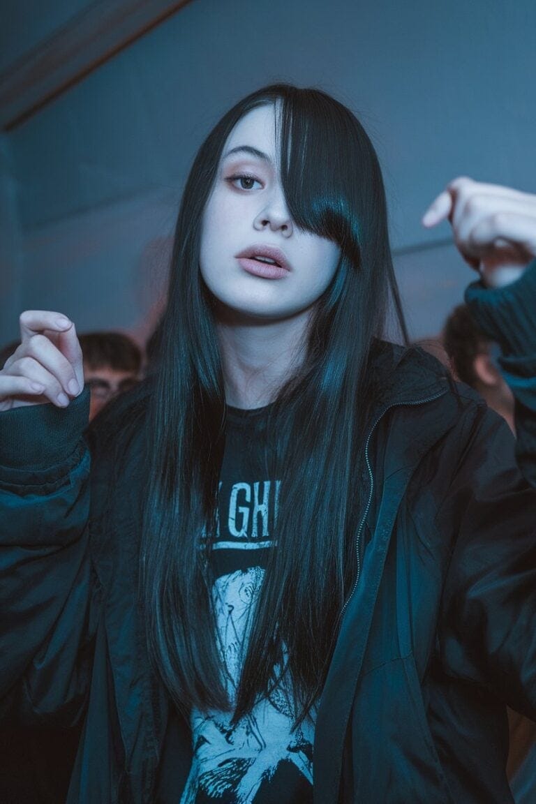 Difference Between Goth and Emo - Gloomy Girlz