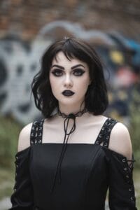 Difference Between Goth and Punk - Gloomy Girlz