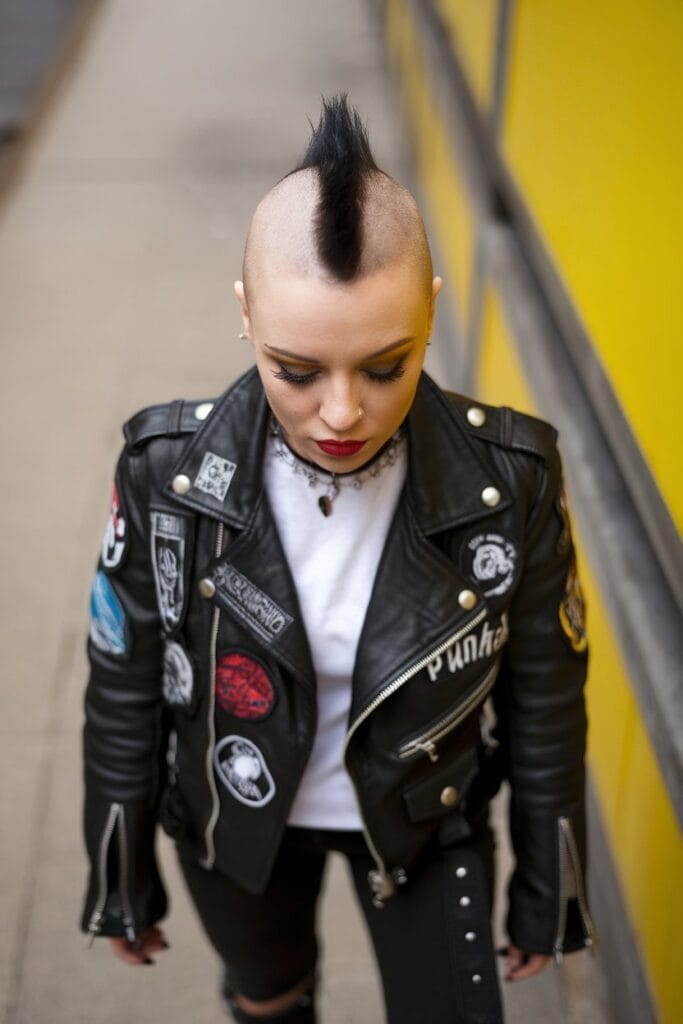 Difference Between Goth and Punk - Gloomy Girlz