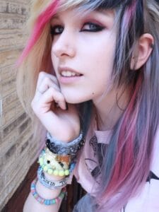 Difference Between Goth and Scene - Gloomy Girlz