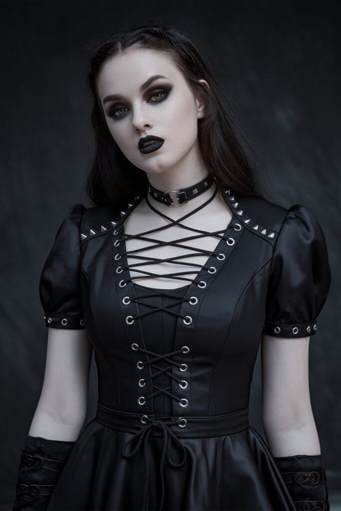 Difference Between Goth and Scene - Gloomy Girlz