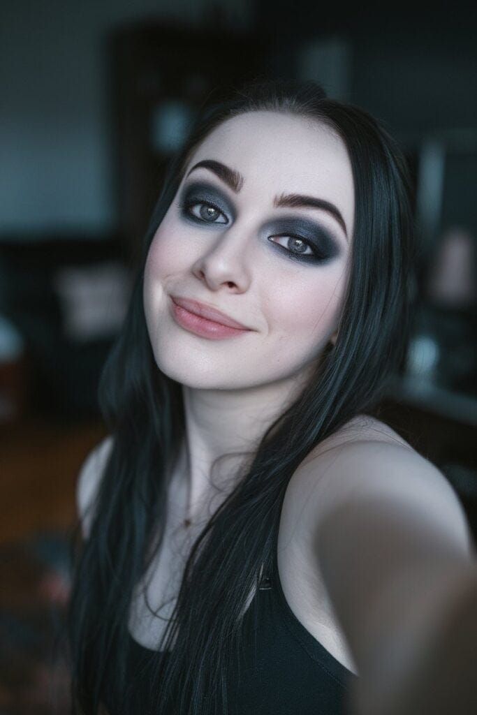 25 Easy Goth Makeup Ideas - Gloomy Girlz