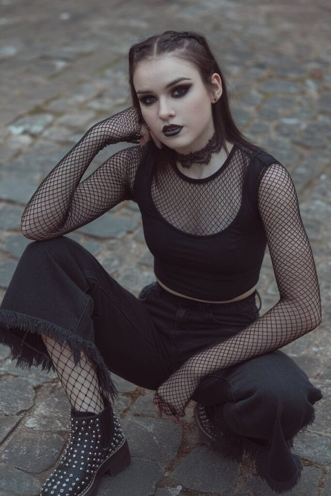 30 Goth Outfit Ideas with Jeans - Gloomy Girlz