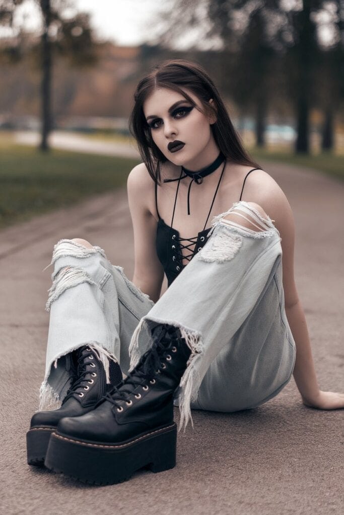 30 Goth Outfit Ideas with Jeans - Gloomy Girlz