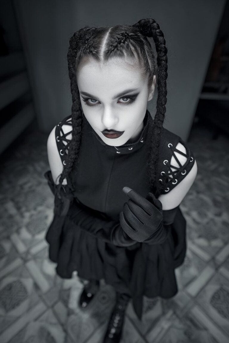 Goth Subculture 101 - Gloomy Girlz