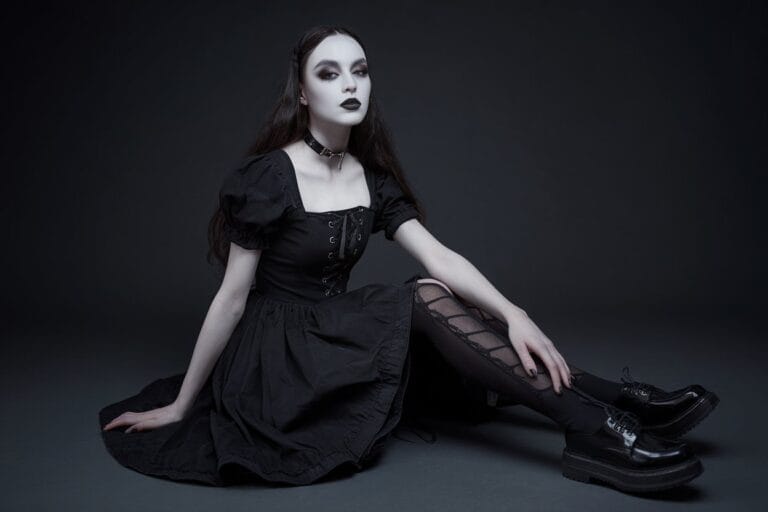 Goth Subculture 101 - Gloomy Girlz
