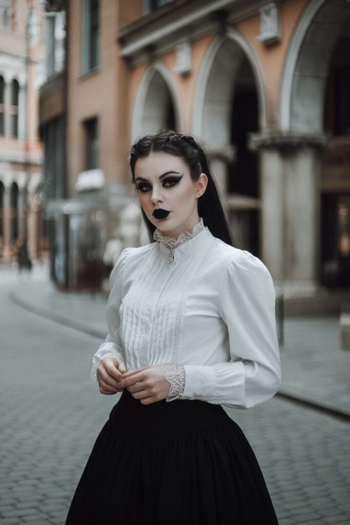 How to Dress Goth (Tips for a Dark Wardrobe) - Gloomy Girlz