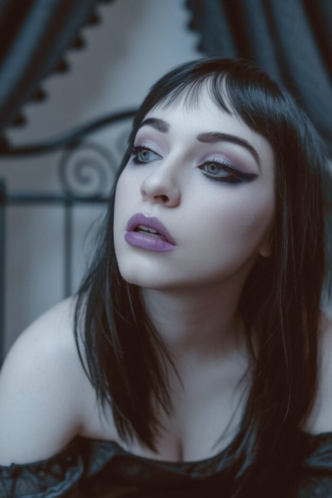 27 Soft Goth Makeup Ideas - Gloomy Girlz