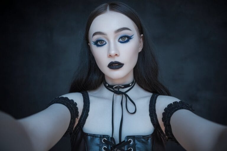 27 Soft Goth Makeup Ideas - Gloomy Girlz