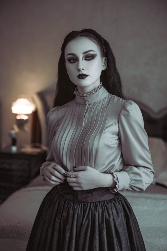 36 Traditional Goth Outfit Ideas - Gloomy Girlz