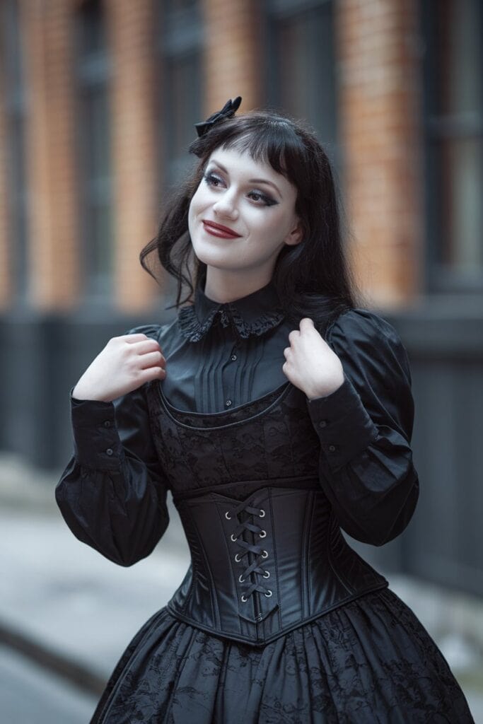 36 Traditional Goth Outfit Ideas - Gloomy Girlz