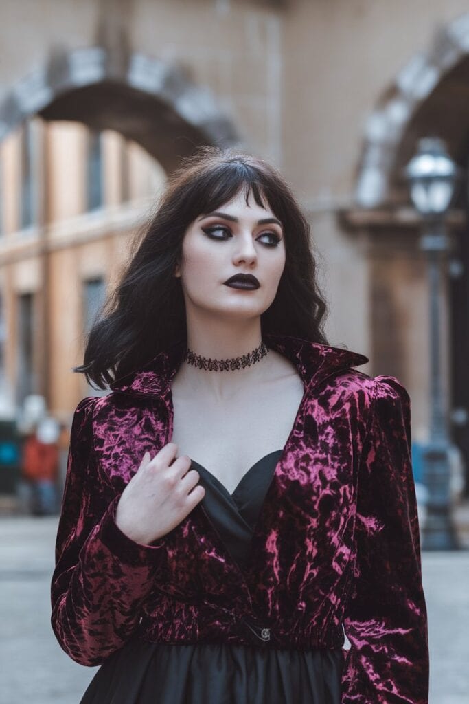 36 Traditional Goth Outfit Ideas - Gloomy Girlz