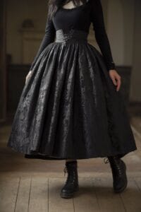 36 Traditional Goth Outfit Ideas - Gloomy Girlz