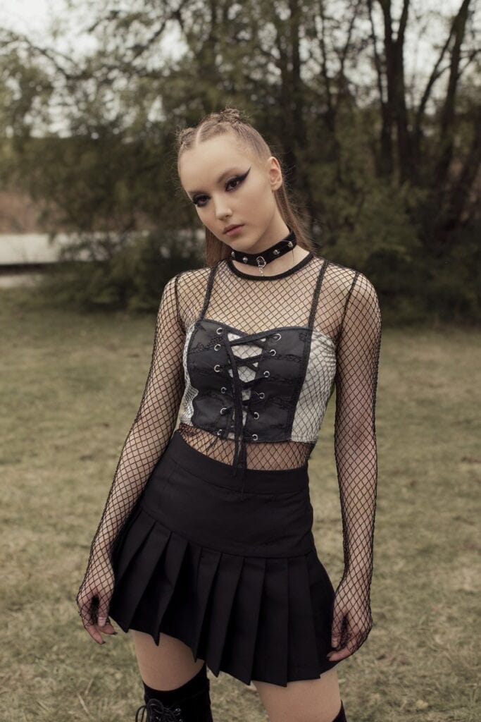 45 Edgy Outfit Ideas for Women - Gloomy Girlz