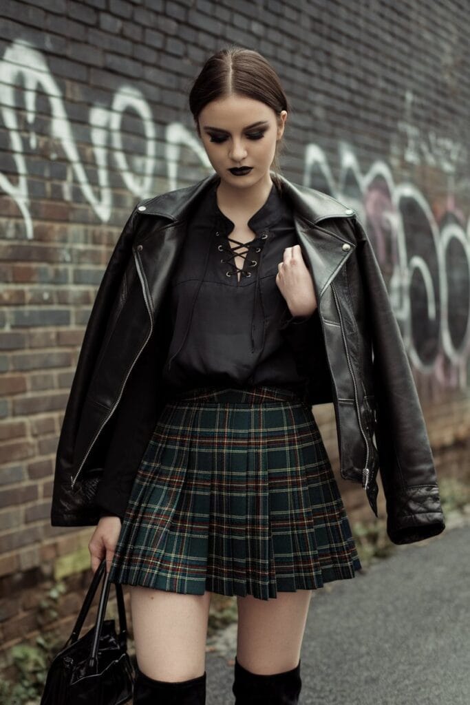 45 Edgy Outfit Ideas for Women - Gloomy Girlz