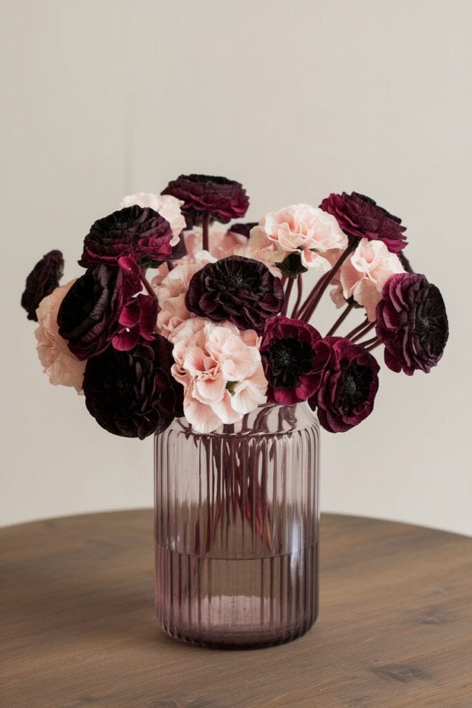 28 Goth Flower Combinations - Gloomy Girlz