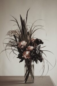 28 Goth Flower Combinations - Gloomy Girlz