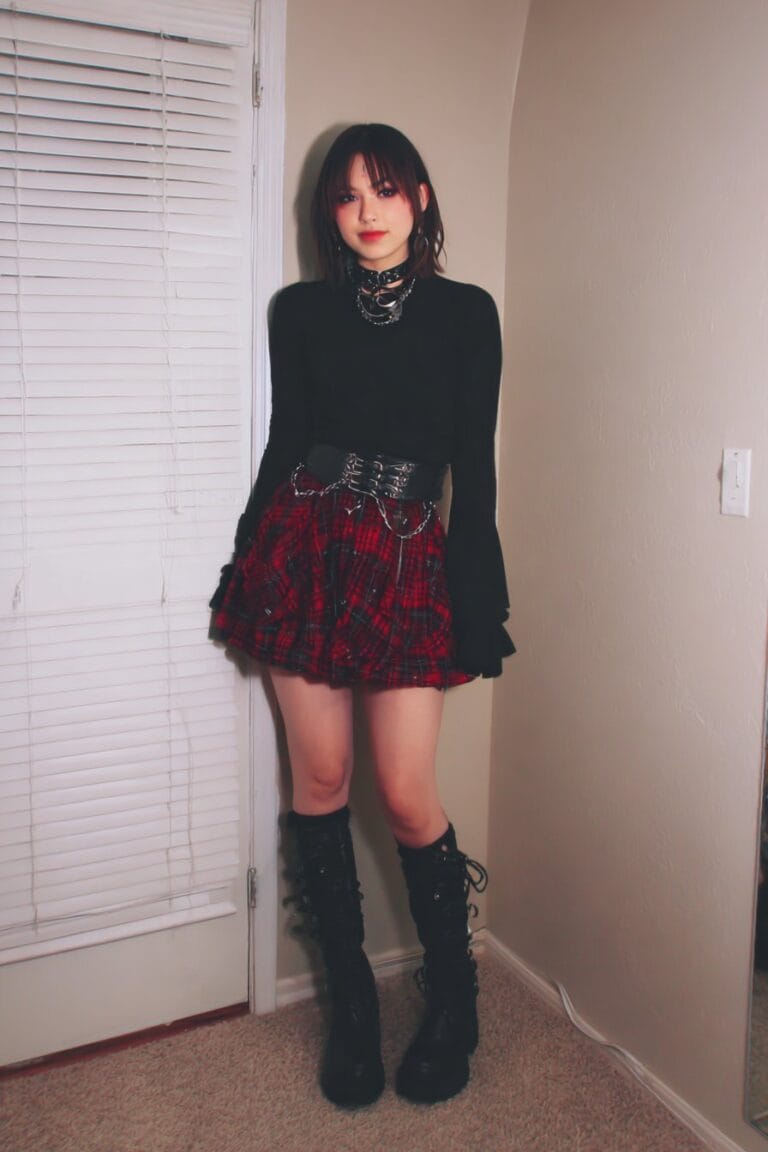 25 Whimsical Goth Outfit Ideas - Gloomy Girlz