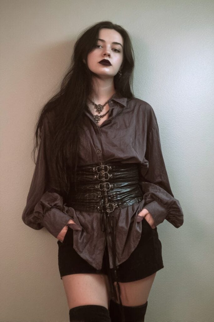 30 Witchy Outfit Ideas For Fall - Gloomy Girlz